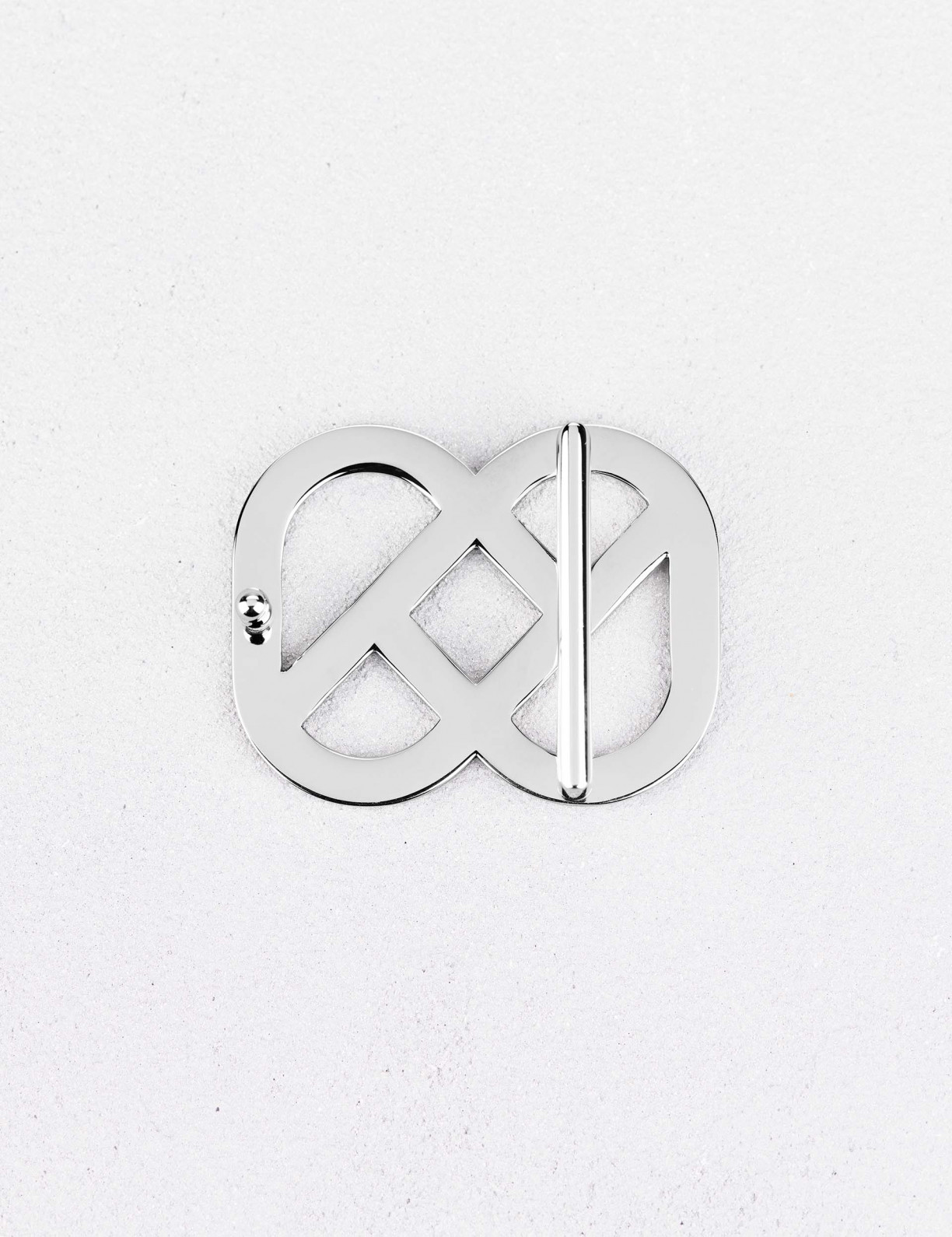 Removable double interlacing buckle | Camille Fournet